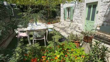 Estúdio (Studio Apartment with Terrace) | Jardim