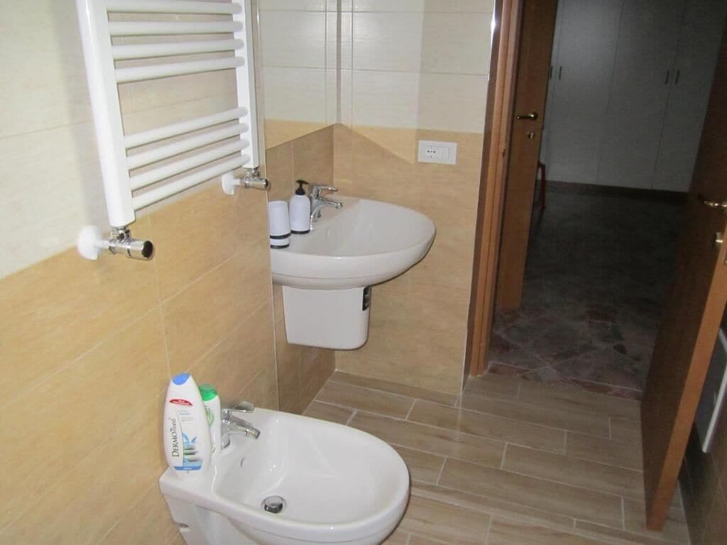 Quarto Triplo Clássico, não fumadores, varanda | Casa de banho