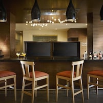 2 bares/lounges