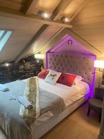 Suite, 1 cama king-size, não fumadores, serviço de limpeza e arrumação | Cofre no quarto, quartos insonorizados, ferro/tábua de engomar 