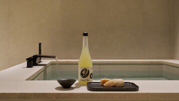 Signature Spa & Sauna Bunker | Banheiro | Secador de cabelo, chinelos, toalhas de banho, shampoo