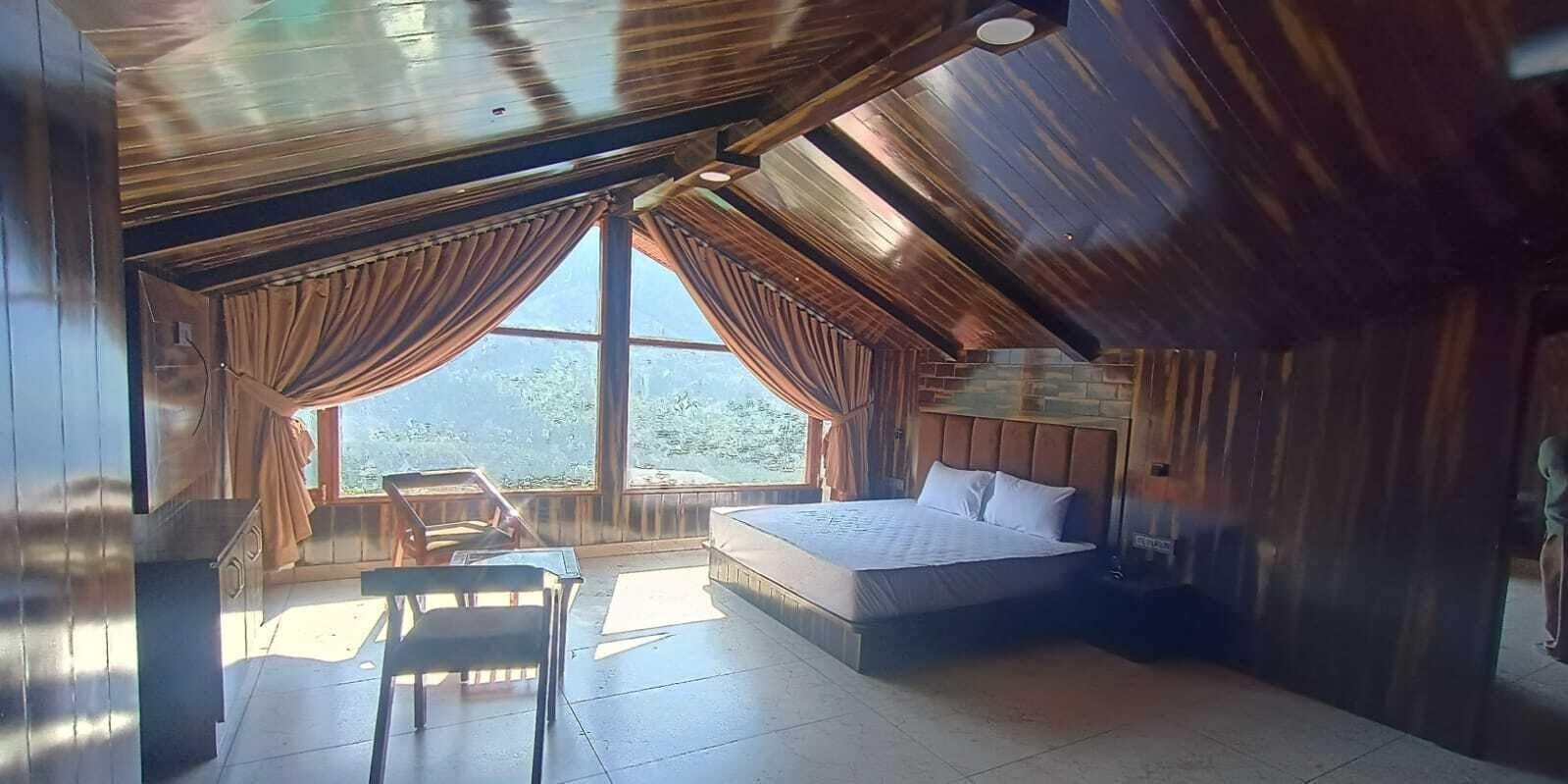 Suíte presidencial, sacada, vista para a montanha | Escrivaninha, espaço de trabalho para notebook, Wi-Fi de cortesia