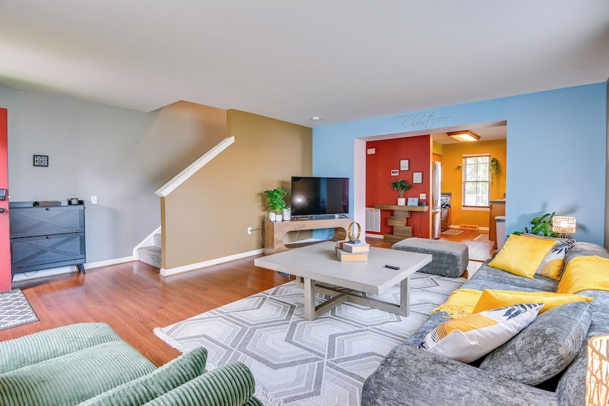 Pet-friendly Home W/ Private Yard Near Pittsburgh - Monroeville, PA