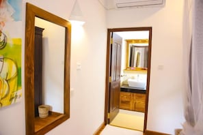Quarto Duplo Deluxe, vista para o pátio | Interior