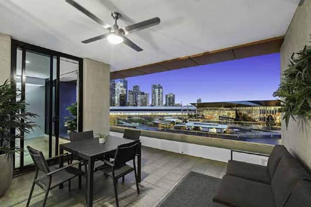 Apartamento luxo, vista para o rio | Cortinas blackout, quartos à prova de som, Wi-Fi de cortesia