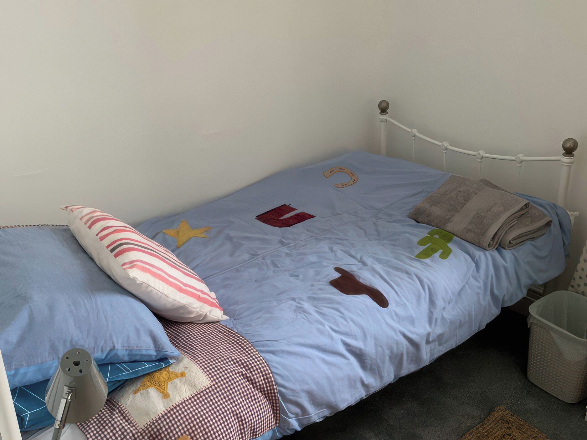 4 quartos, Wi-fi grátis, com decoração personalizada 