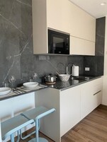 Quarto casal, vista para o mar | Cozinha privada