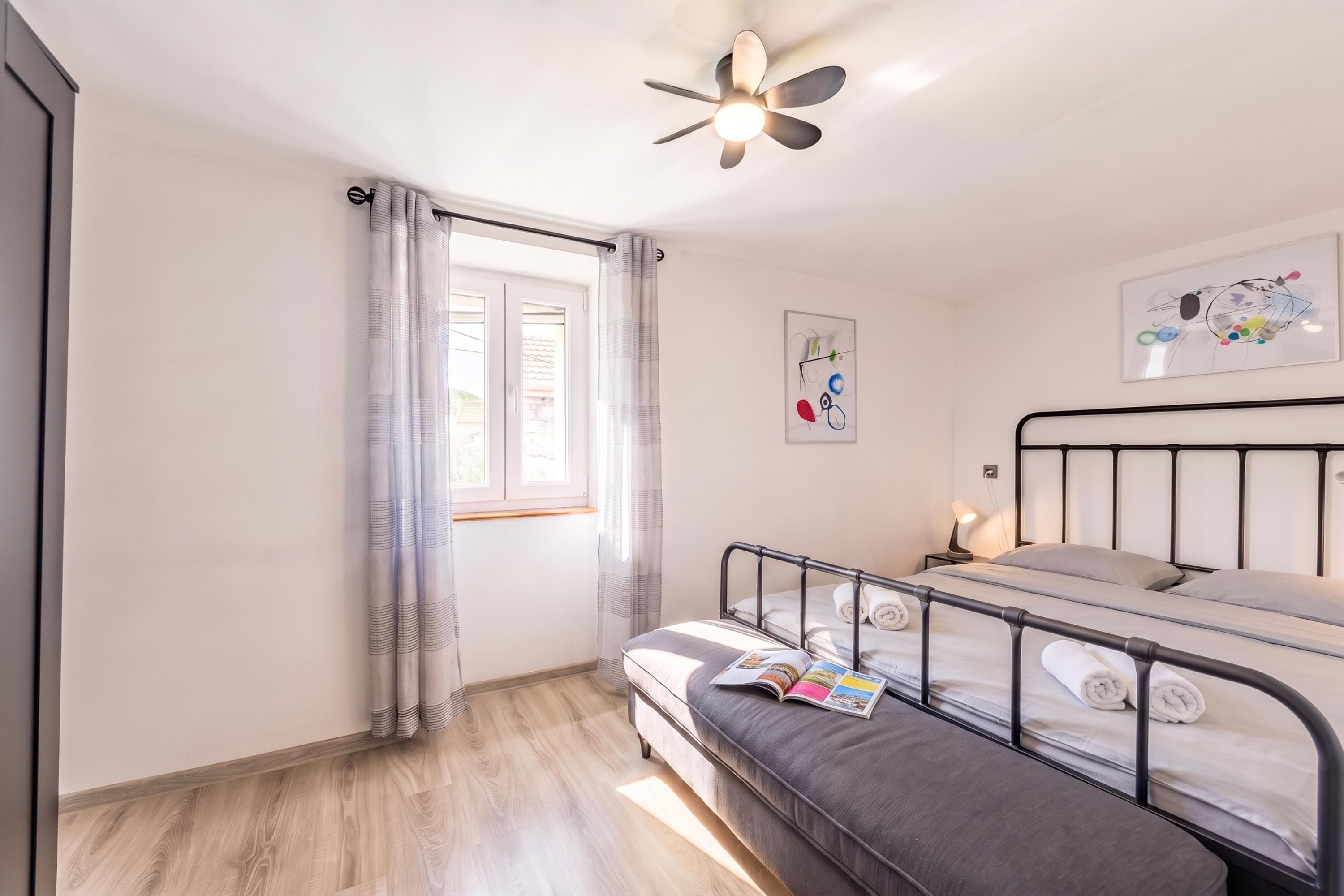 Casa Standard, 2 quartos, micro-ondas, junto à montanha (Summer Breeze Dominique 2BR Island) | 2 quartos 