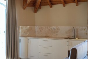 Estúdio Clássico, varanda, vista para a montanha | Kitchenette privada | Uma máquina de café expresso, Minifrigorífico, um micro-ondas 