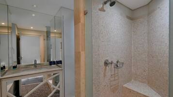Apartamento, 2 quartos, acessível, varanda | Casa de banho