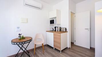 Quarto Duplo Comfort, vista para a piscina | Wi-fi grátis