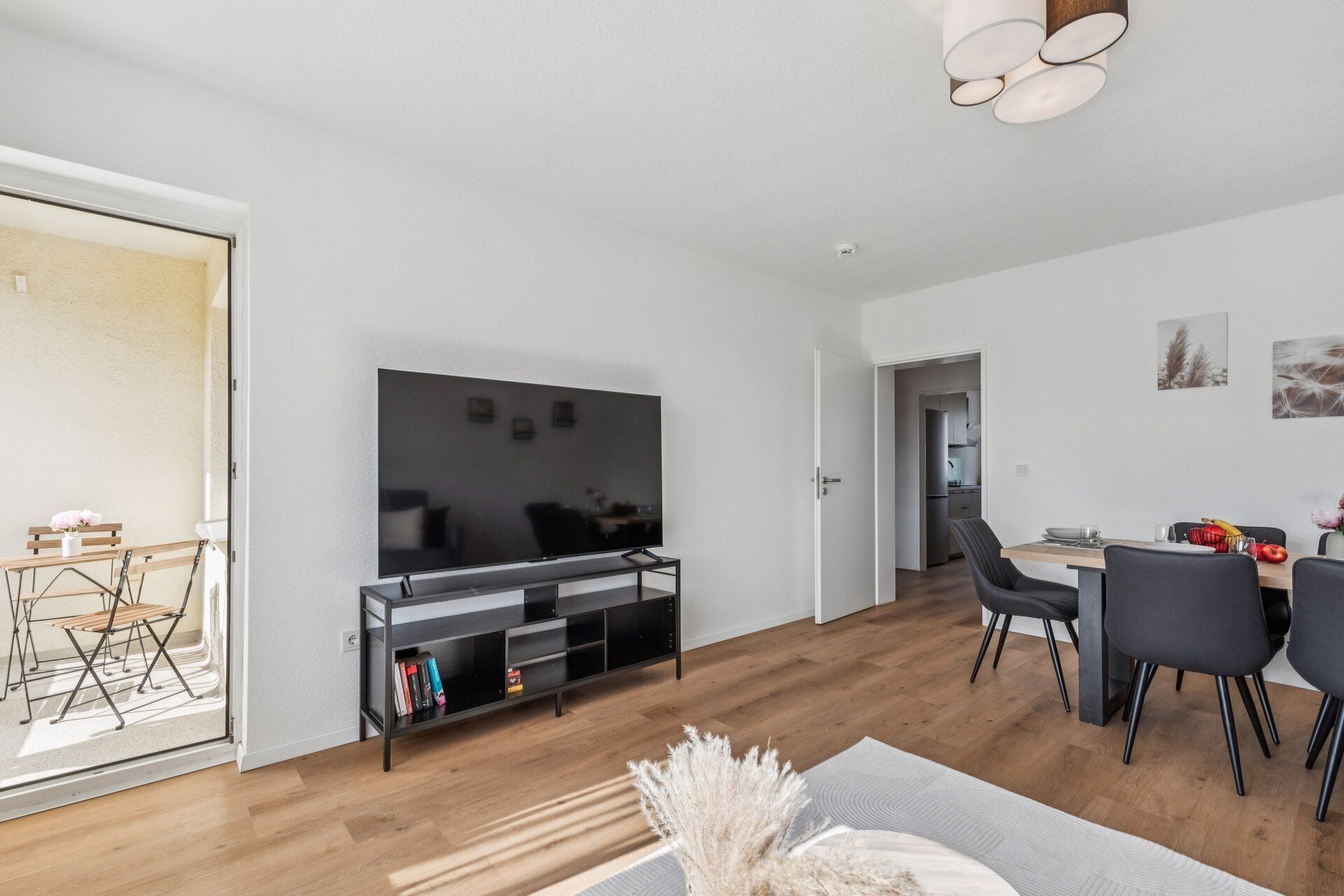 Modern 90-square-meter Apartment | 3 Bedrooms | Balcony | Near Phantasialand - Bornheim