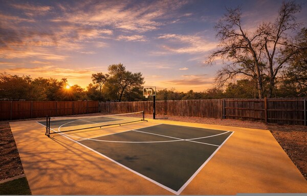 Private Austin Resort Pickleball Basketball Heated Pool Sleeps 22 - Austin