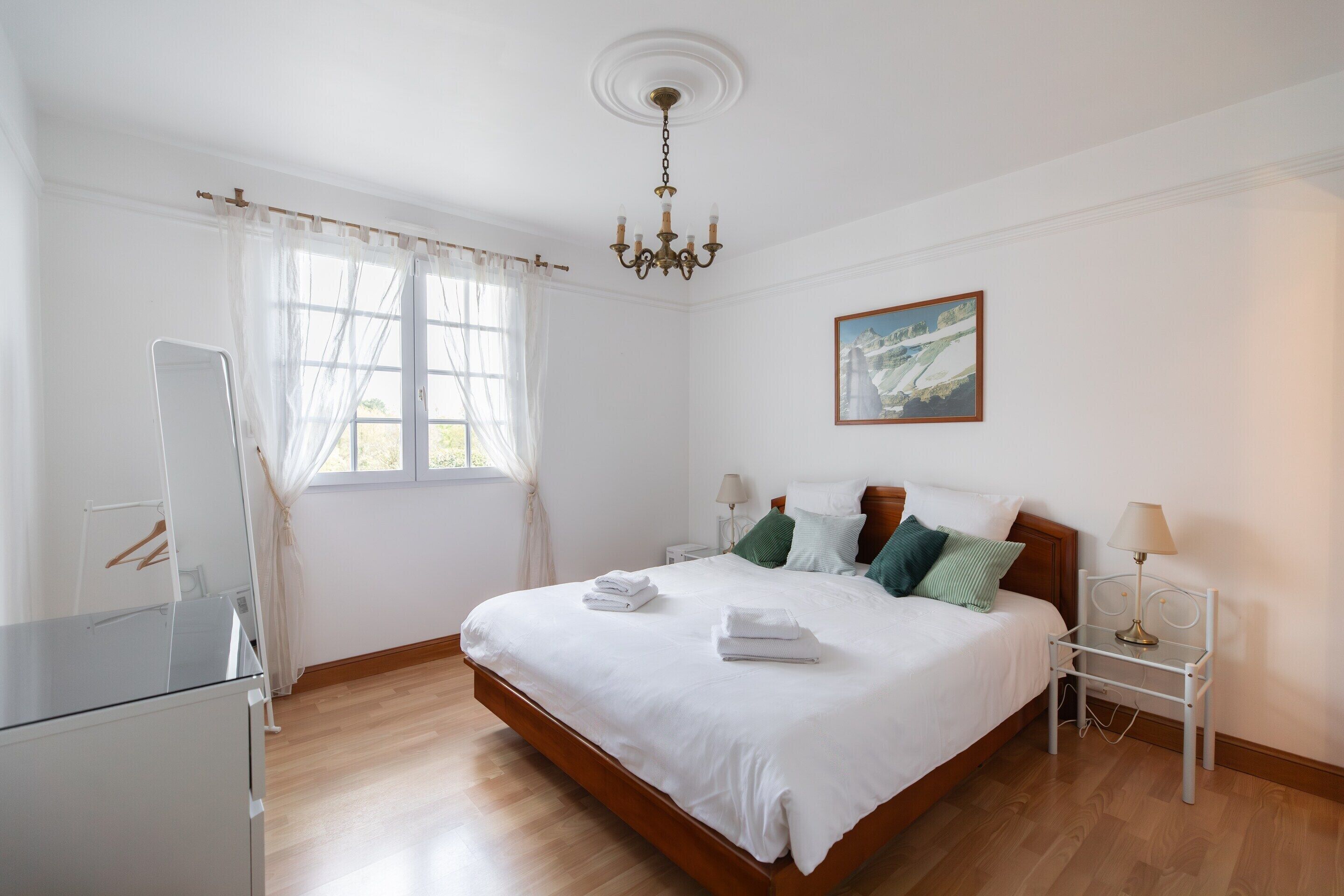 Casa | 4 quartos, com mobília individualizada 