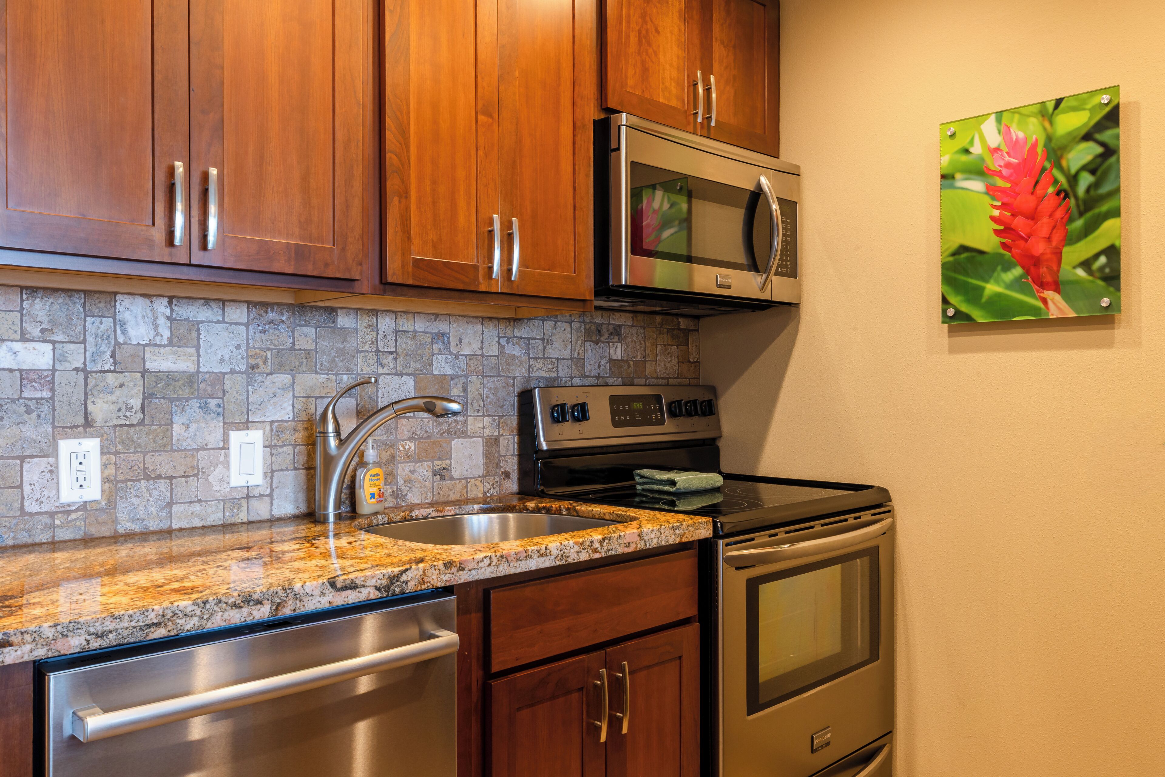 Estúdio, cozinha, vista para o oceano | Cozinha privada | Uma cafeteira/bule, um frigorífico, um micro-ondas, um forno 