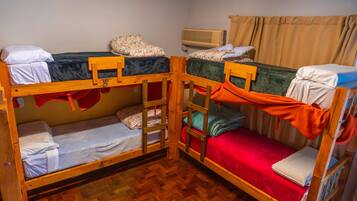Dormitório Partilhado Básico, em dormitório misto | Wi-fi grátis, roupa de cama fornecida