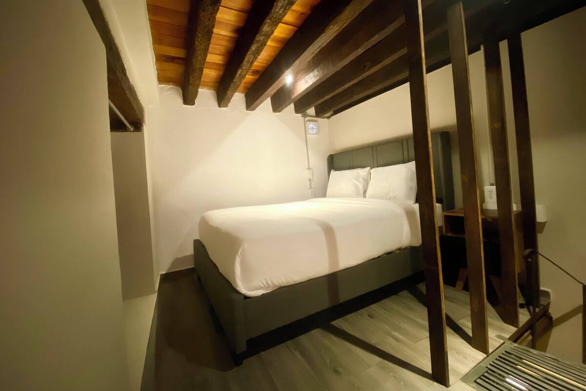 Quarto Duplo Básico | Ferro/tábua de engomar, Wi-fi grátis, roupa de cama fornecida