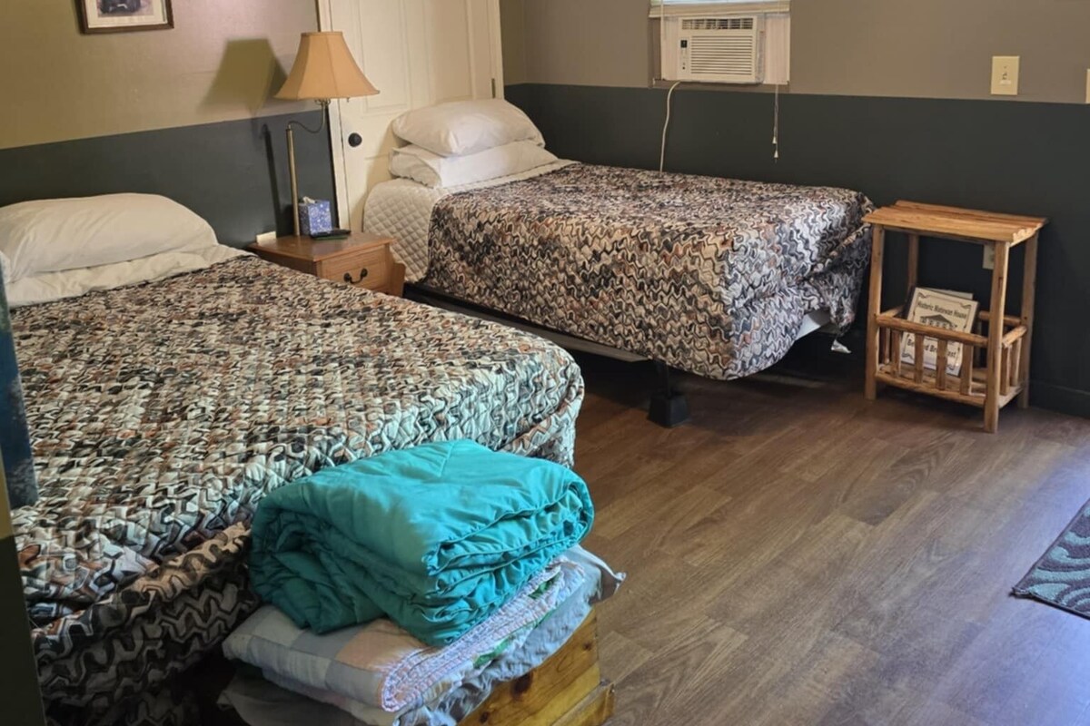 Quarto Duplo, várias camas | Wi-fi grátis, roupa de cama fornecida 