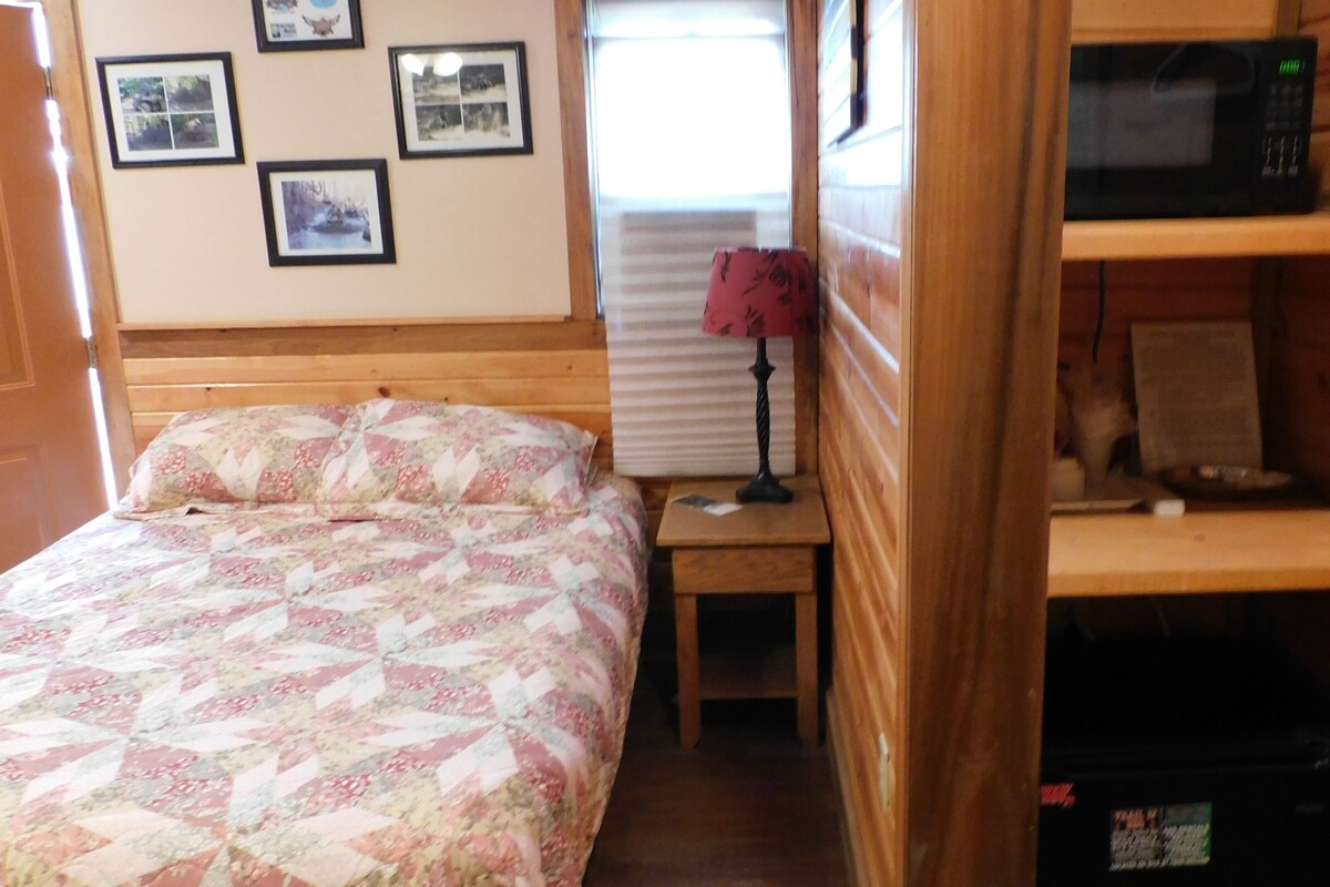 Quarto Triplo | Wi-fi grátis, roupa de cama fornecida 