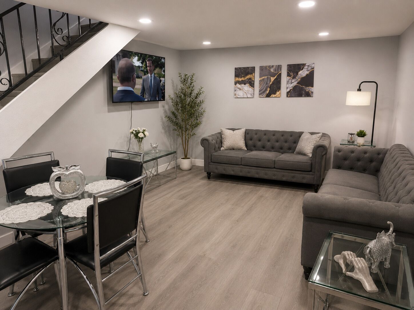 Oakleaf Retreat | Modern 2-bedroom Townhouse  Patio  Garage - Tarpon Springs, FL