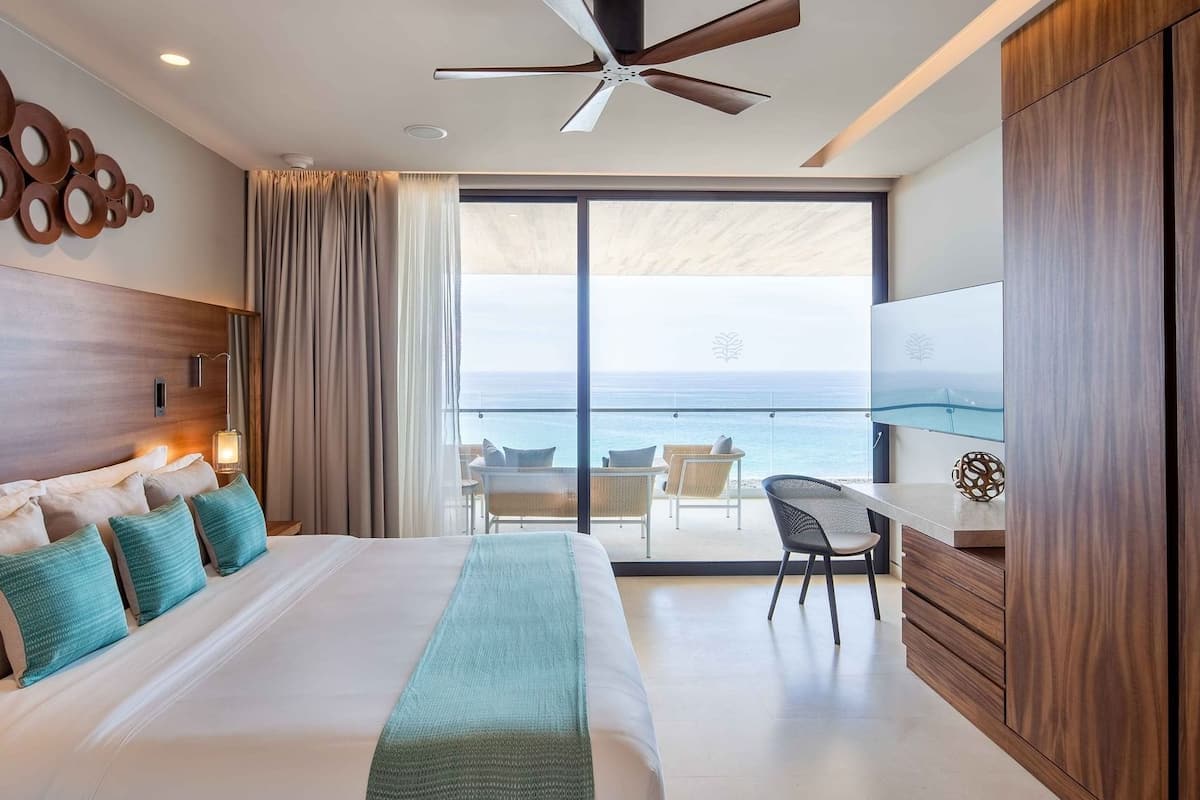 Vila premium, vista para a praia | Cofres nos quartos, escrivaninha, espaço de trabalho para notebook