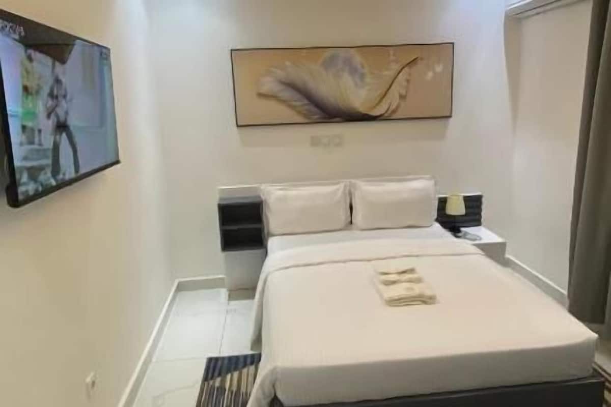 Cobertura superior, sacada, vista para o pátio | Escrivaninha, espaço de trabalho para notebook, quartos à prova de som