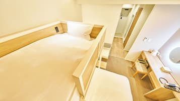 Quarto triplo, vista para a cidade | Edredons de pluma, Wi-Fi de cortesia, roupa de cama