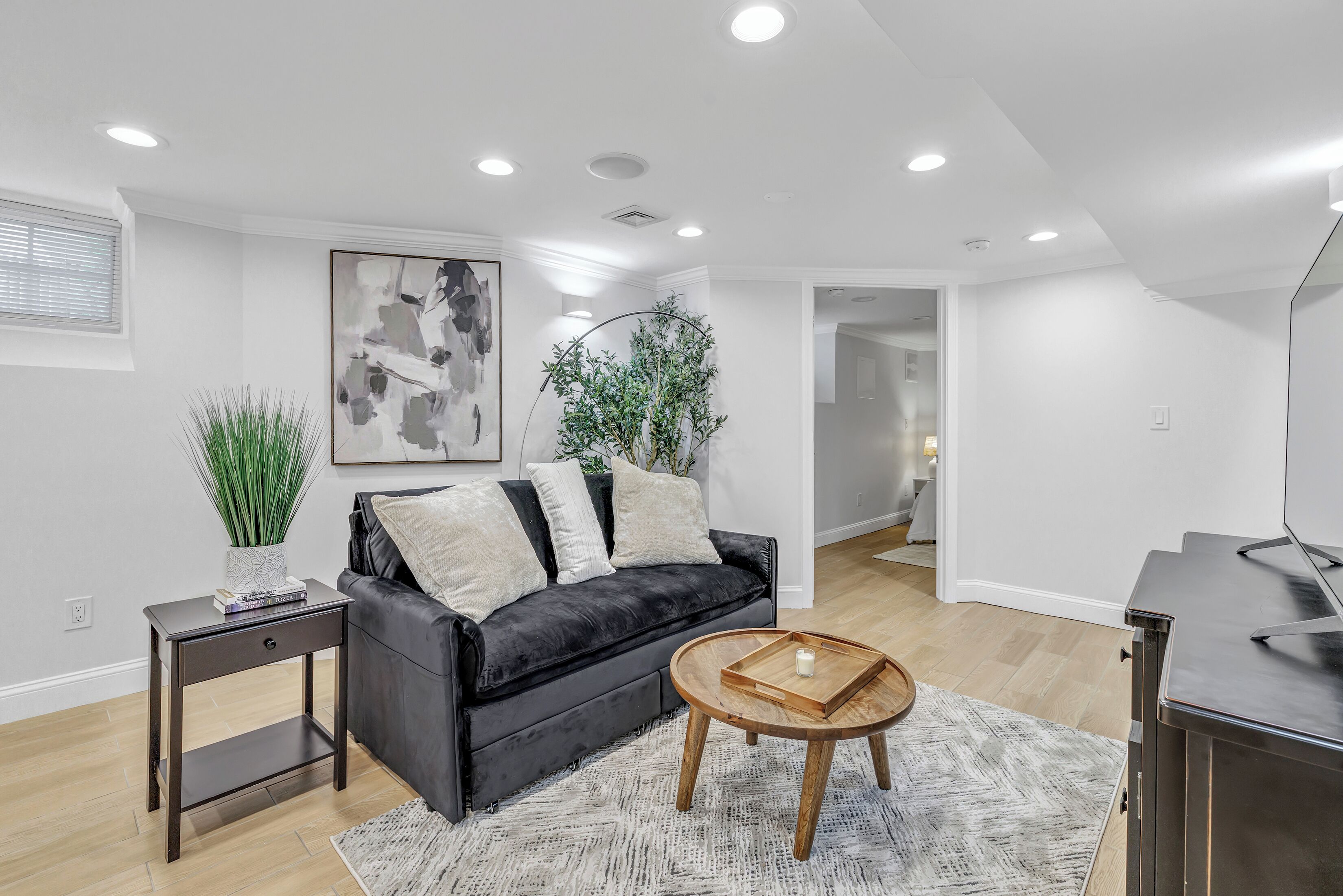 Private Furnished Apartment Near Hospitals, Universities & Fairfield Border - Bridgeport, CT