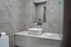 Quarto Duplo Deluxe, vista para o mar | Casa de banho