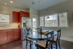 Amazing Cozy Cottage in Cottage Hood River, Oregon Reviews, Deals ...