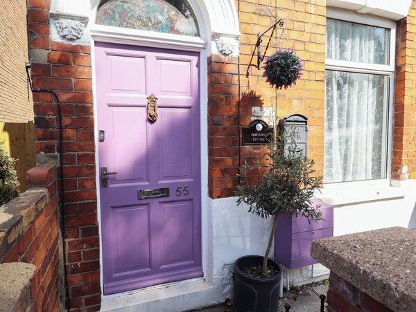 Pankhurst Cottage - Louth