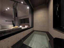 Quarto Twin Superior, não fumadores | Casa de banho | Um secador de cabelo, chinelos, toalhas fornecidas, champô 