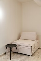 Quarto Triplo Standard, varanda | Cofre no quarto, quartos insonorizados, ferro/tábua de engomar