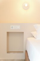 Quarto Triplo Standard, varanda | Cofre no quarto, quartos insonorizados, ferro/tábua de engomar 