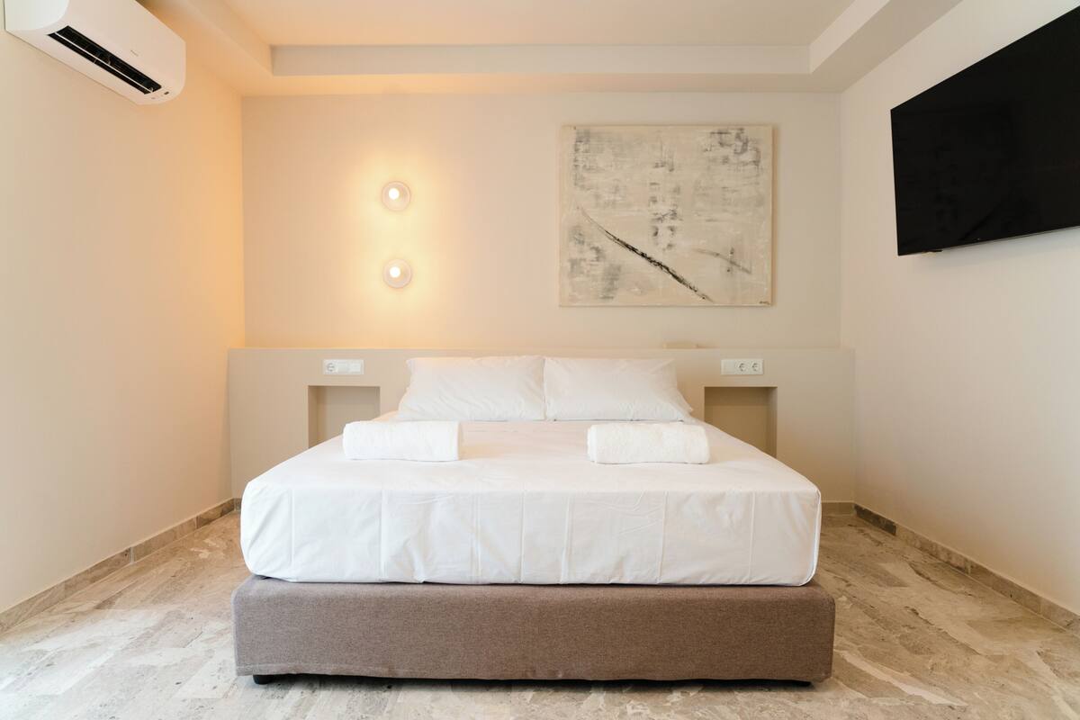 Quarto triplo standard, sacada | Cofres nos quartos, quartos à prova de som