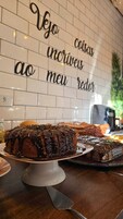 Café da manhã com buffet grátis todos os dias