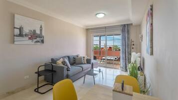 Apartamento, 2 quartos | Sala