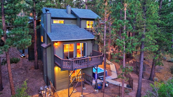 London Pines Lodge By Avantstay Pine-view Big Bear Cabin Hot Tub + Game Room - California