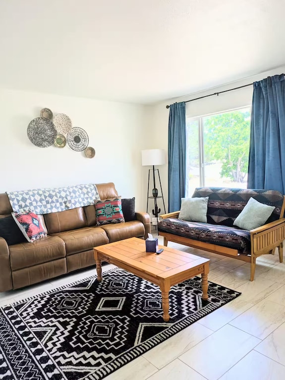 Cherry Hills Gem 3 Bedroom 1 Bathroom Conveniently Located - Farmington, NM