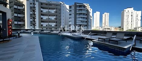 Apartamento | Piscina | 3 piscinas exteriores, da(s) 8:00 à(s) 19:00, toldos gratuitos