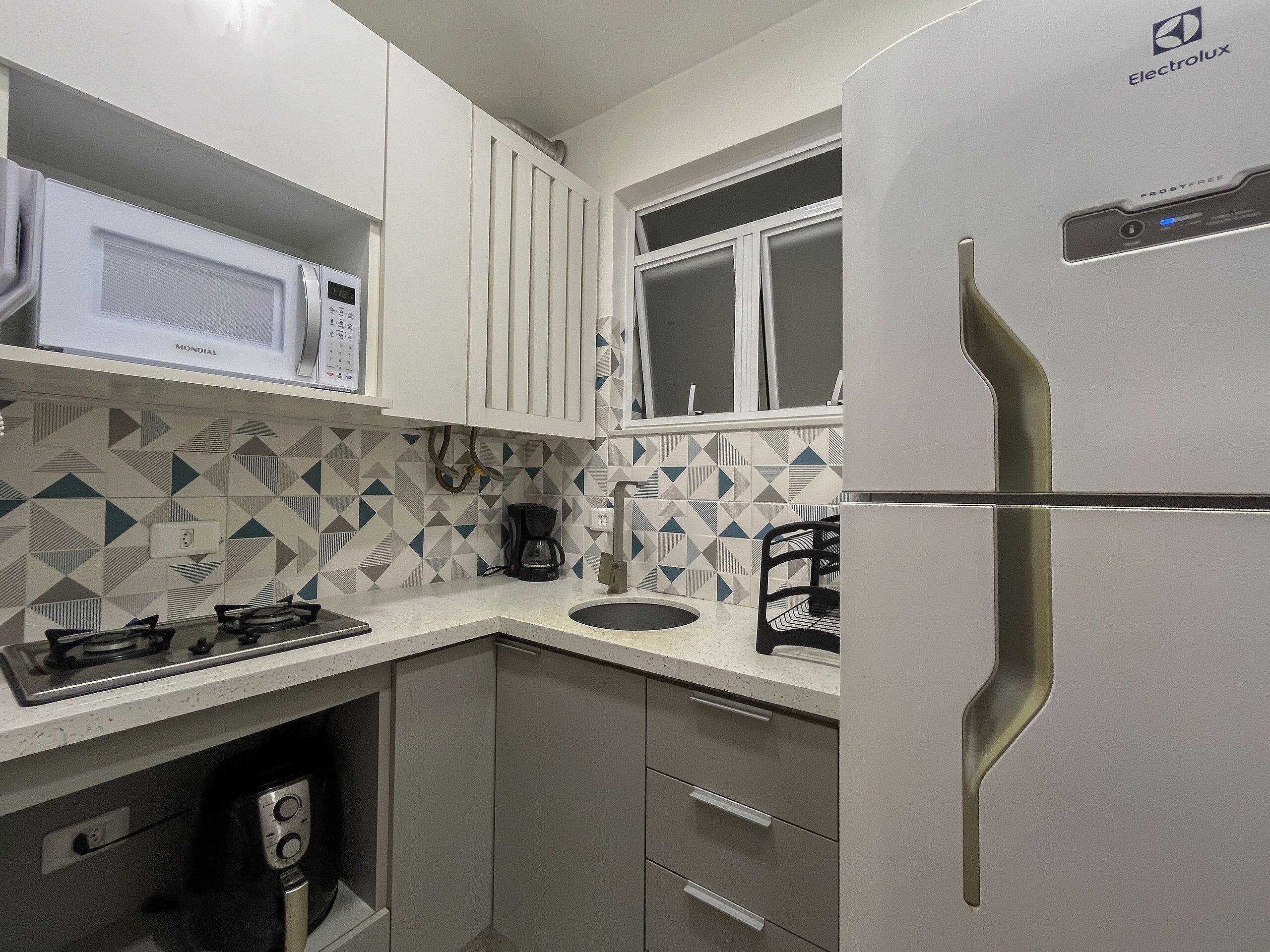 Apartamento | Cozinha privada | Um frigorífico/congelador grande, um micro-ondas, um forno 