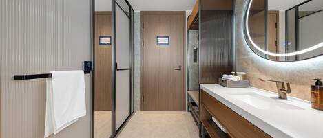 Quarto solteiro conforto, 1 cama King, para não fumantes, serviço de arrumação | Roupas de cama premium, frigobar (abastecido com itens grátis)