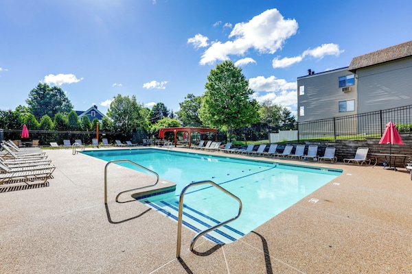 Walk To Weirs Beach! Family Escape W/ Balcony - Laconia, NH