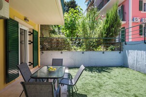 Dúplex, 3 quartos, vista para o pátio | Terraço/pátio interior