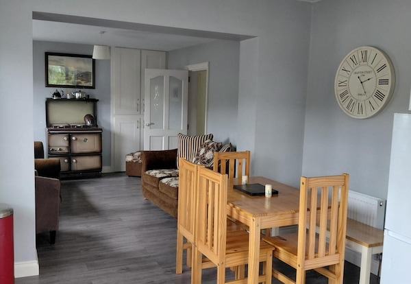 Cottage - Sleeps 6 - Parking - Irland