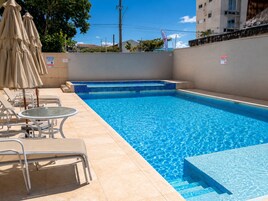 Apartamento premium, acesso à piscina, vista para a praia | Piscina | Piscina externa