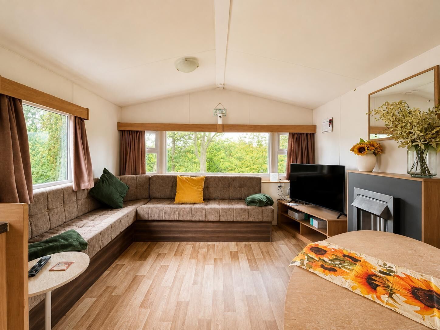 Cosy Dog-friendly Caravan At Bowland Fell In Yorkshire Ref 93022s - Yorkshire