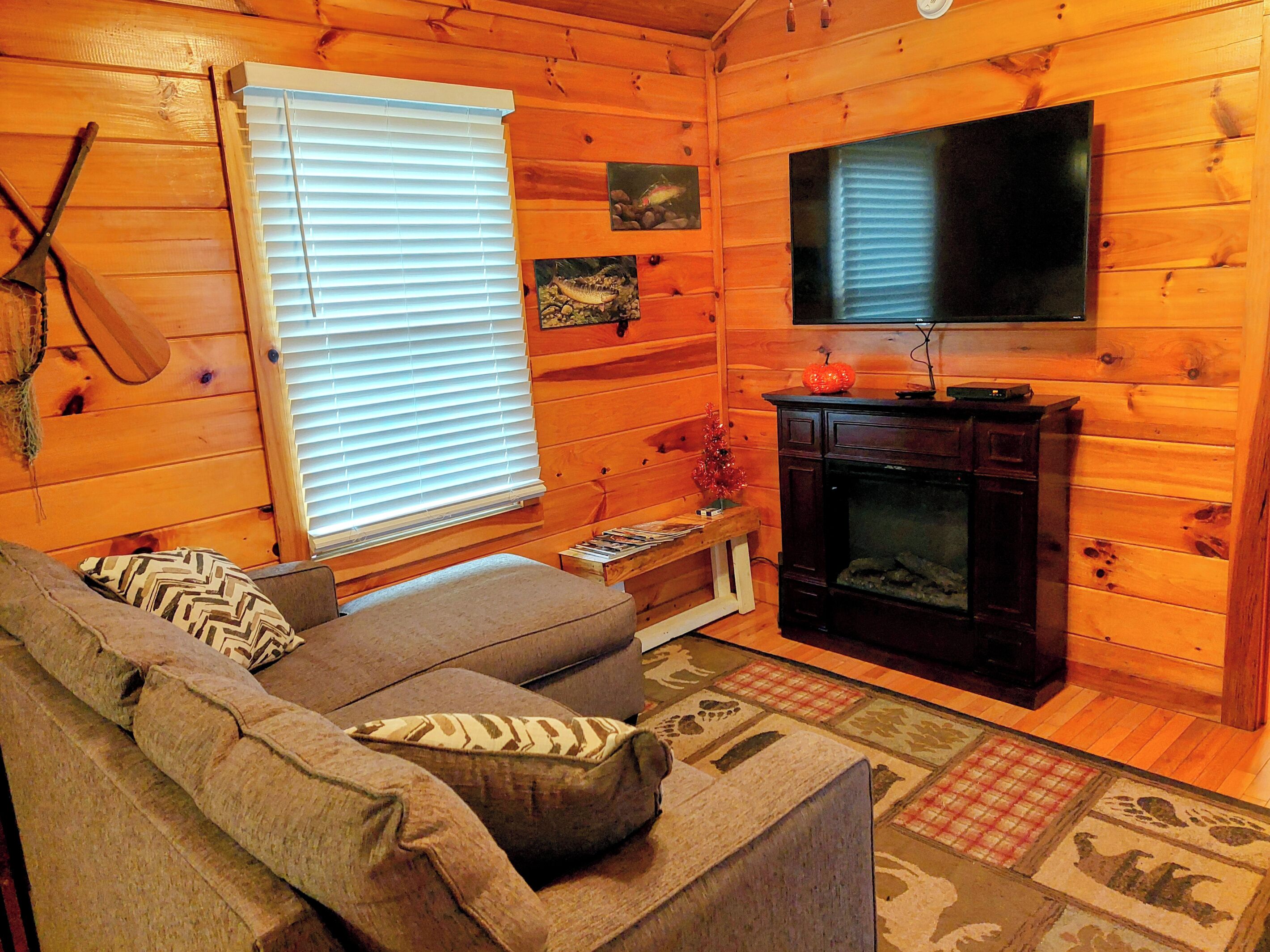 Troutin' About - A Cozy Cabin On The River! - Bryson City, NC
