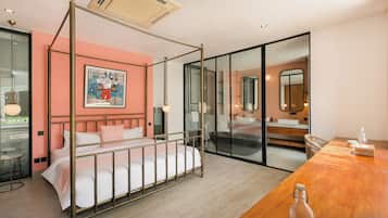 Villa de Luxo | Cofre no quarto, secretária