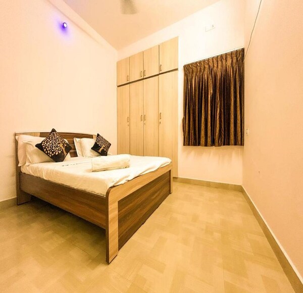 Aishwaryam Hotel And Service Apartments - Madurai